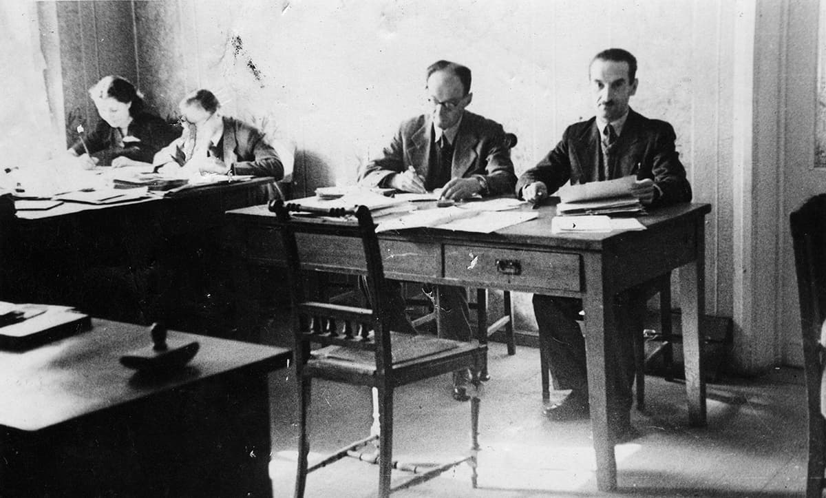 Camps and Ghettos – The Holocaust Explained: Designed for schools